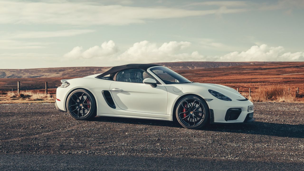 StriveME - بورشه 718 سبايدر 2023 في السعودية مع اهم المواصفات والاسعار